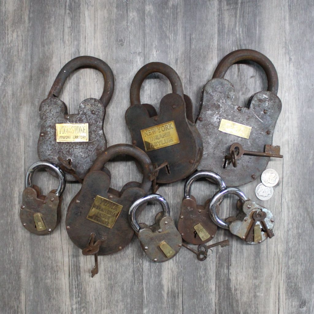 Rusted Iron Pony Express Padlock 9.5 Inch – 6 Lbs | The Kings Bay